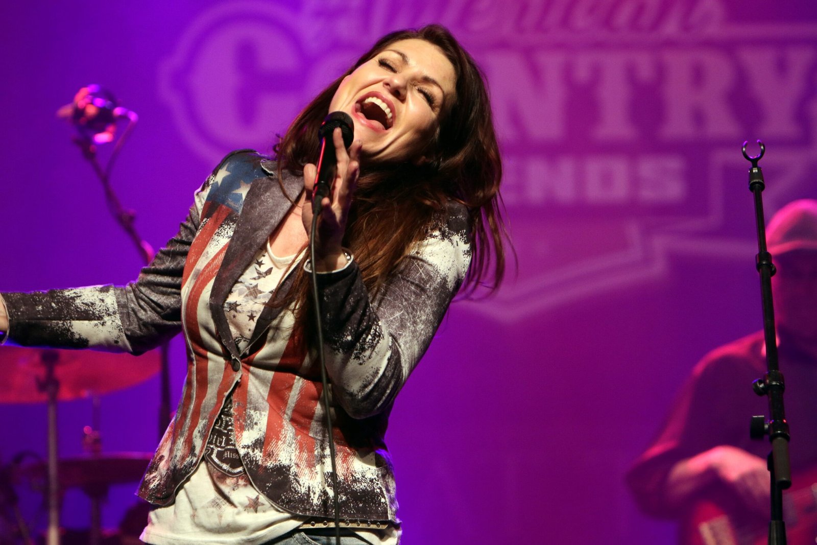 Lana Wolf | Artiest, singer-songwriter, producer, vocal coach, radio DJ ...